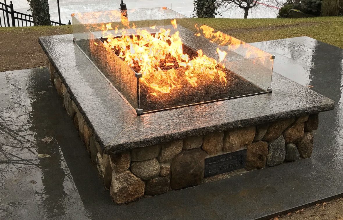 How to Start a Fire in a Fire Pit: 10 The Safest Ways and Ideas - HOMIVI