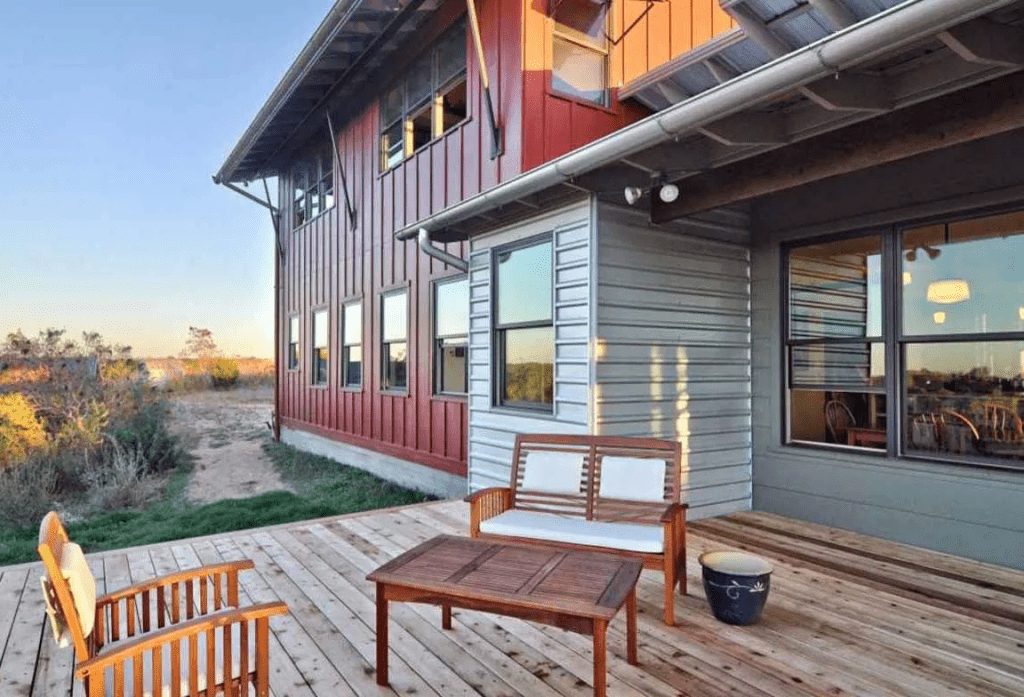 10 Captivating Pictures of Metal Buildings with Living Quarters
