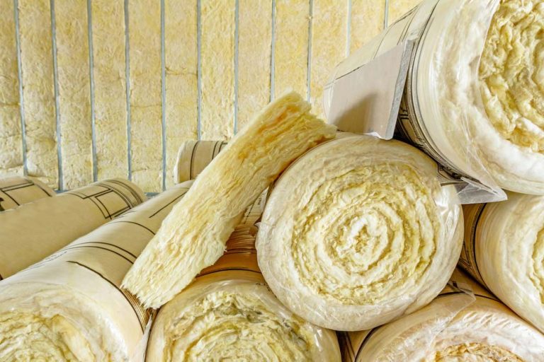 Batt vs. Roll Insulation: Which is the Right Insulation for You?