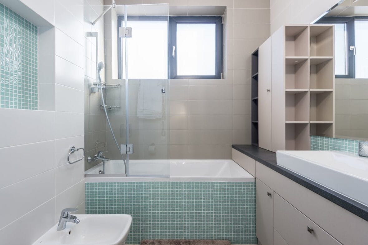 10 Creative Rectangular Bathroom Layout Ideas to Transform Your Space - HOMIVI