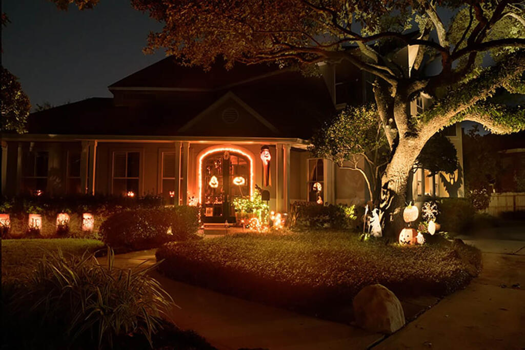 What Do Green Porch Light and Red Porch Light Mean? - HOMIVI